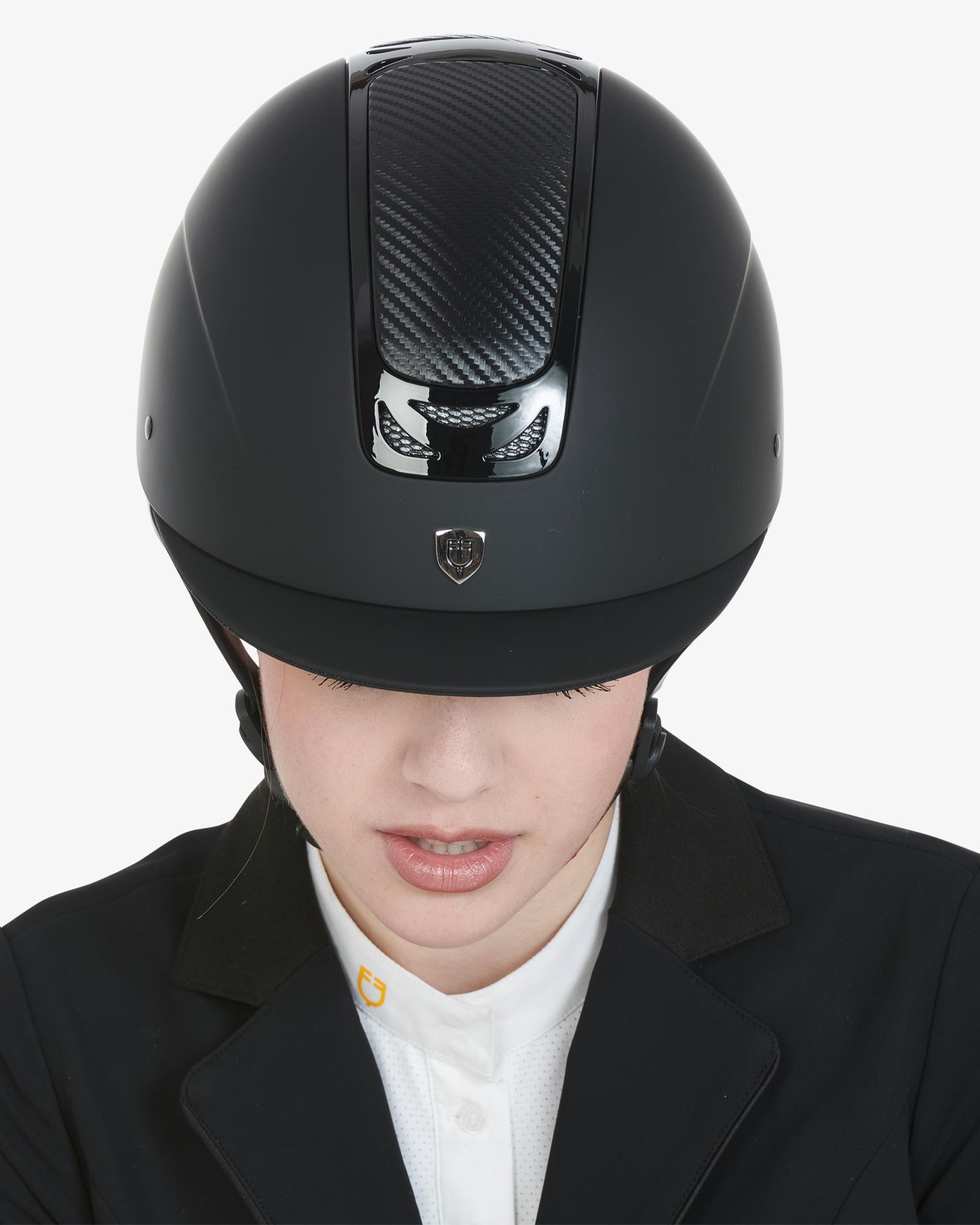 Self-adaptive unisex helmet with carbon inserts